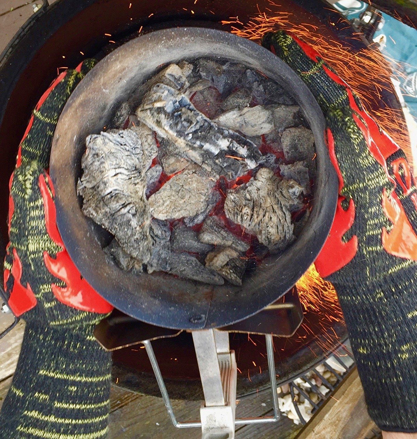 混纺双色BBQ 点硅胶防火手套 耐高温手套500度 户外烧烤隔热手套采购价格、怎么样、行情市场-CCEE选品中心