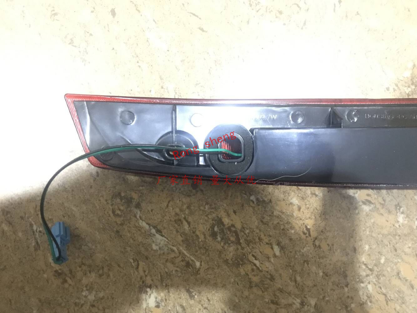 适用于奔驰唯雅诺vito W639后刹车灯后反射器提示灯A6398200056-阿里巴巴