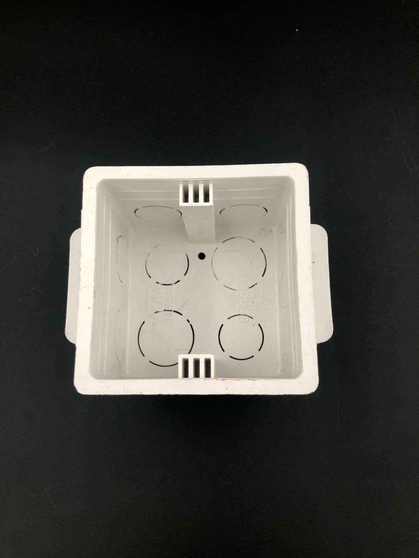 灯头盒是什么东西,每个灯都有灯头盒吗,灯头盒和接线盒的区别(第5页)_大山谷图库