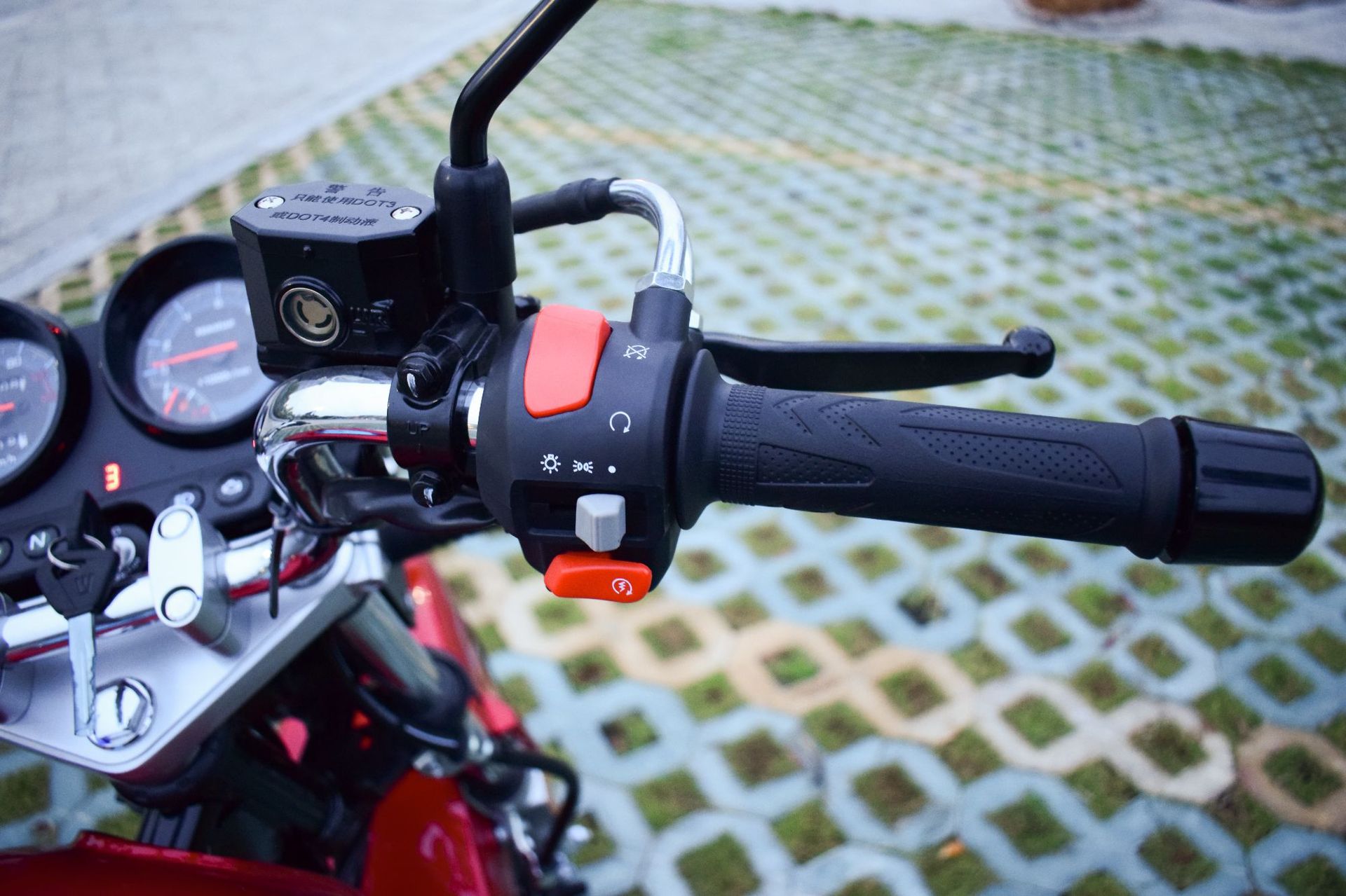 豪爵牌赛驰翼爽迪爽款HJ125-23A男装跨骑燃油摩托车125省油耐用-阿里巴巴