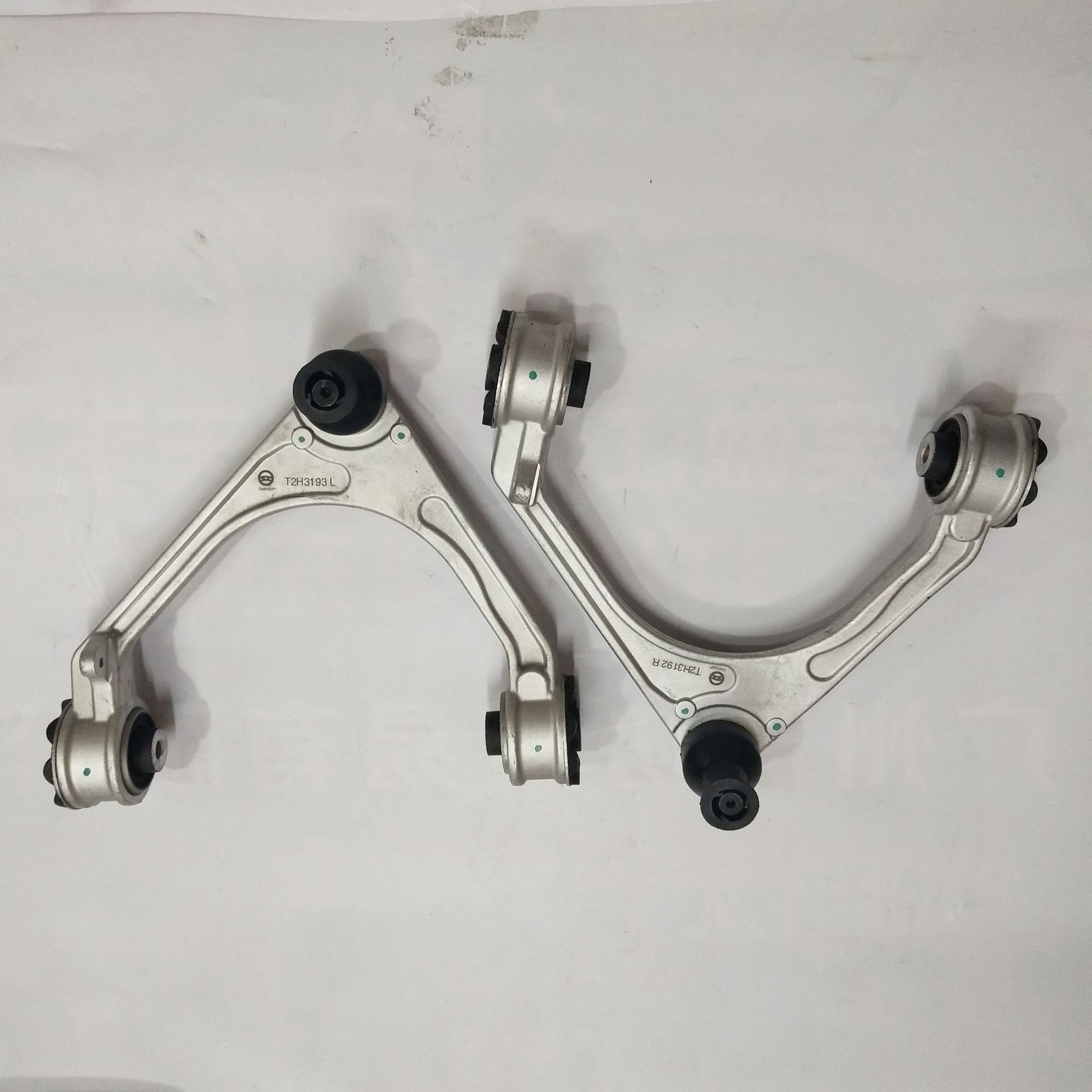 前上摆臂 R 适用于捷豹XF XJ控制臂 三角臂 T2H3192 T2H3193-阿里巴巴