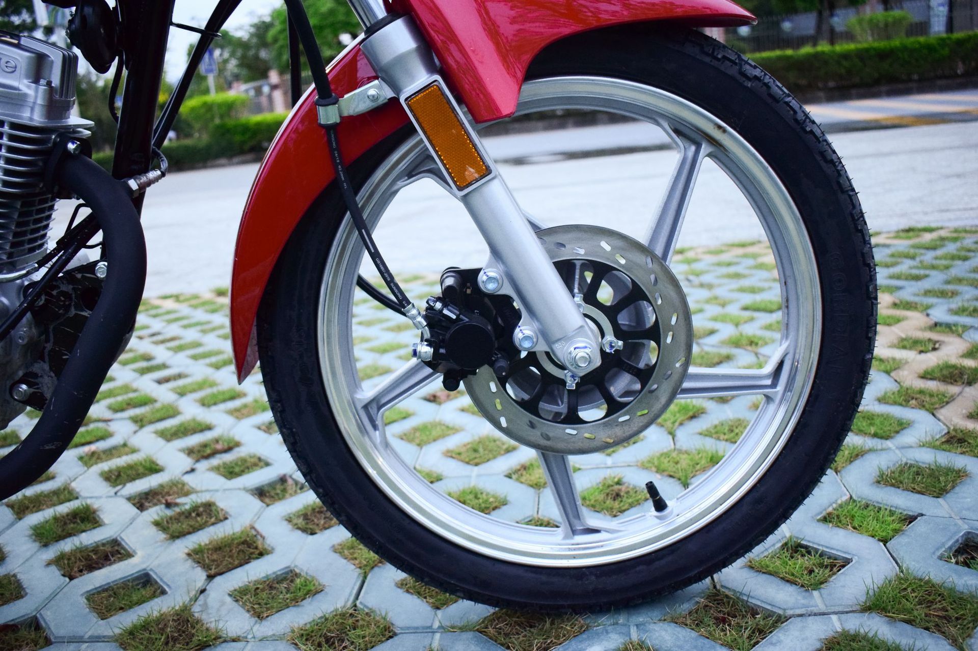 豪爵牌赛驰翼爽迪爽款HJ125-23A男装跨骑燃油摩托车125省油耐用-阿里巴巴