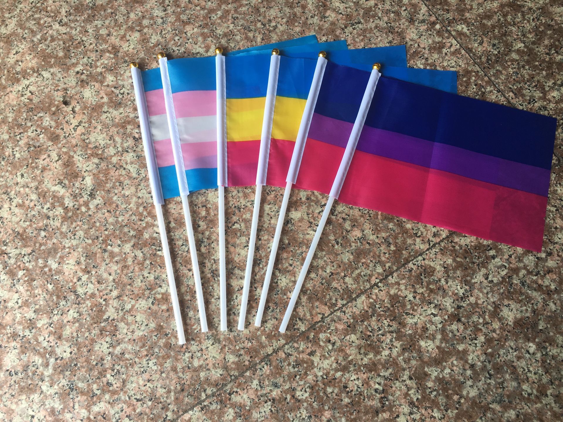 现货批发8号彩虹同志旗 双性 跨性别 Gay手摇旗14*21cmLGBT旗帜-阿里巴巴