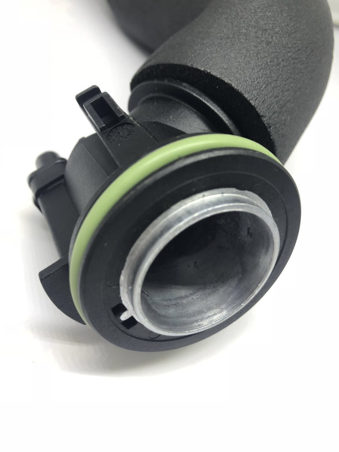 气门室盖排气软管/通风管 适用宝马F20F30F36F07F10 11127588417-阿里巴巴