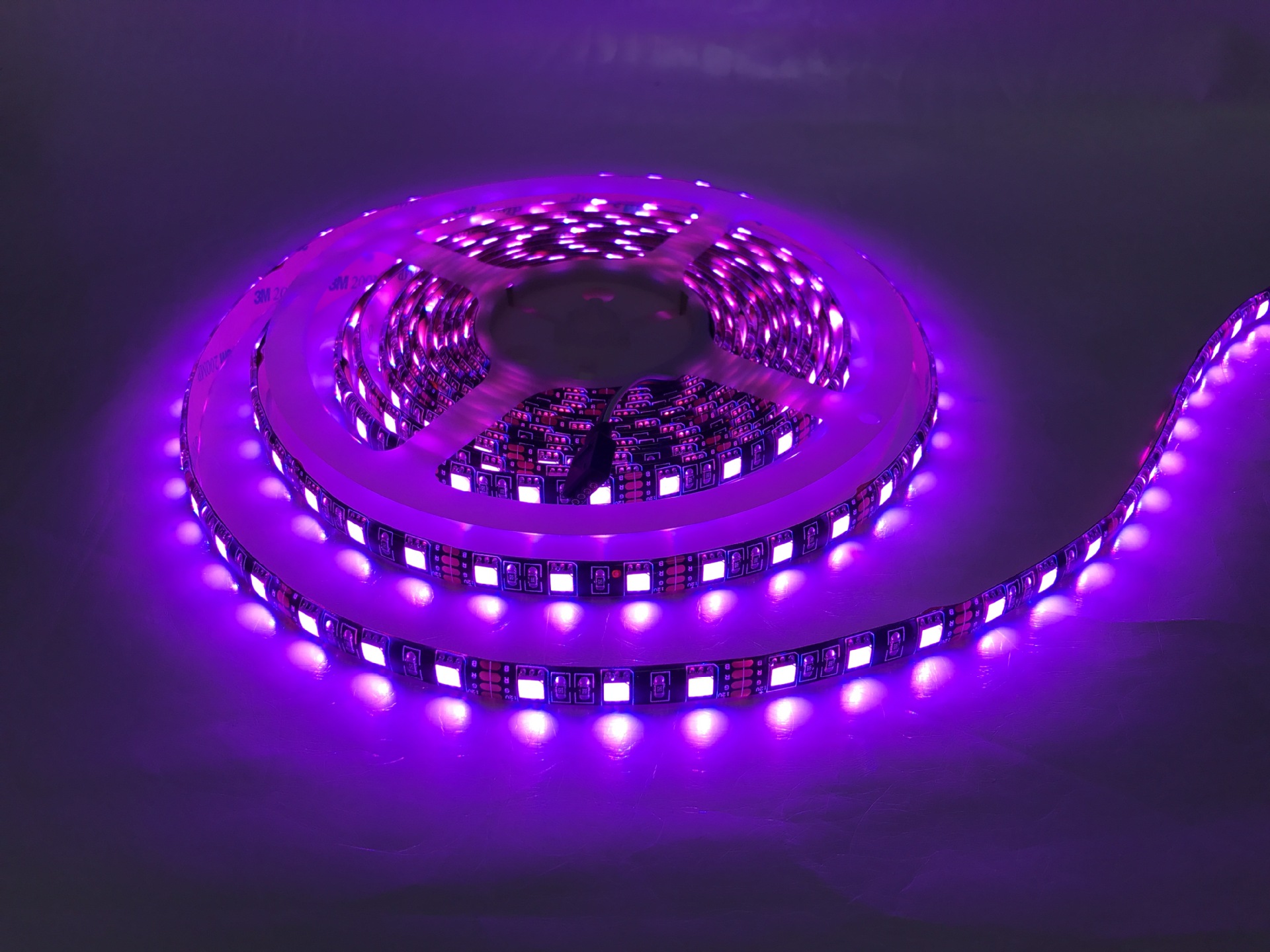 5050黑板灯带 RGB七彩 暖白光 红 绿 蓝 黄 冰蓝滴胶防水软灯条-阿里巴巴