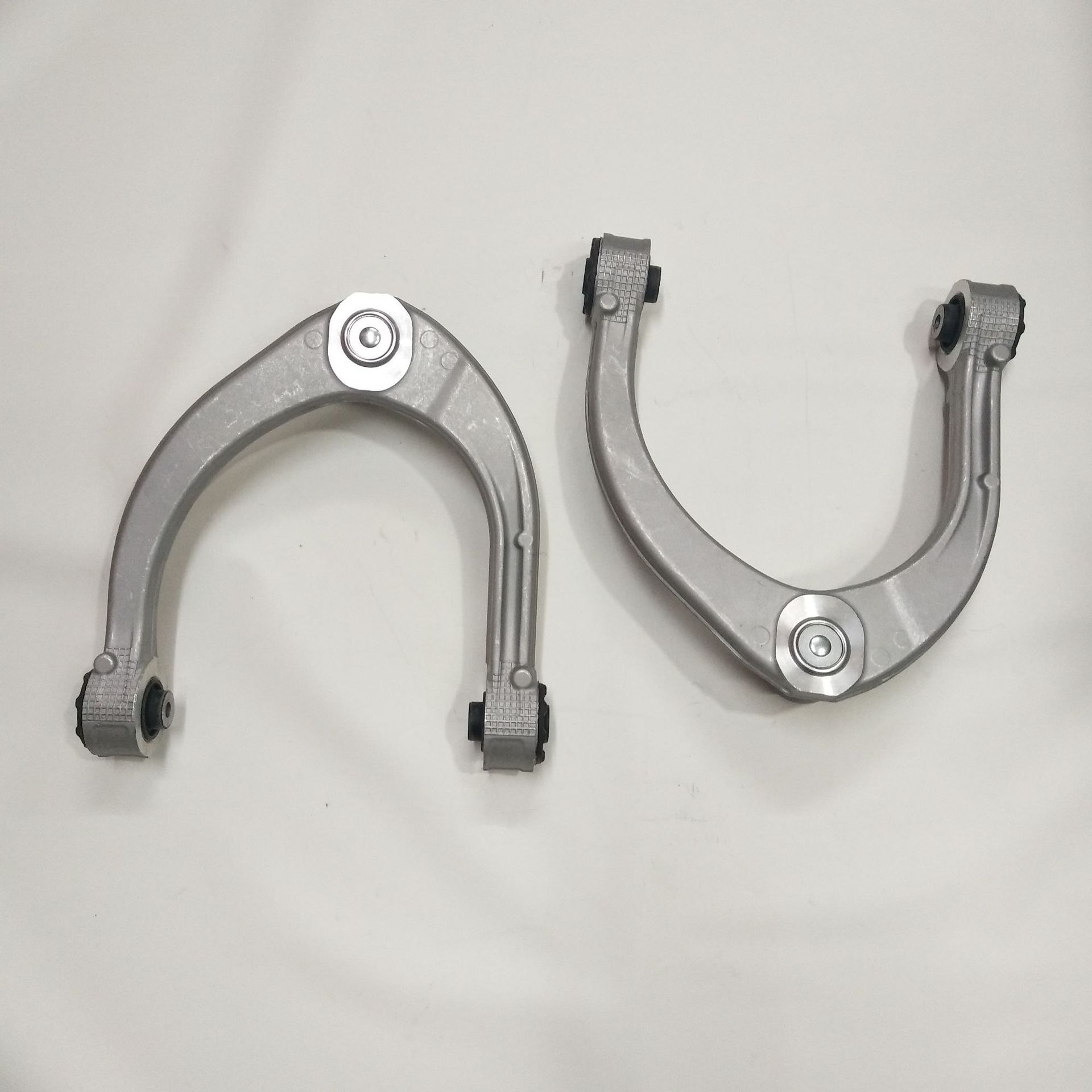 工厂批发汽车右前上悬挂摆臂 适用于路虎揽胜2014 前轮控制臂-阿里巴巴