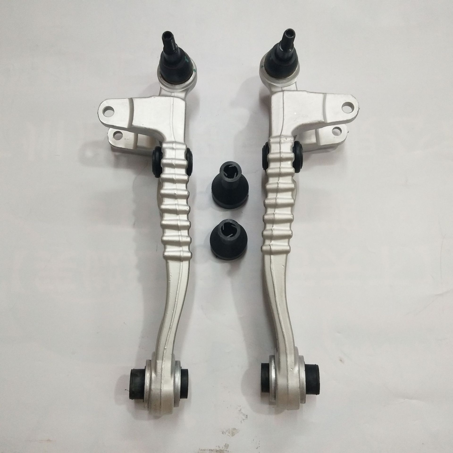 汽车直摆臂/控制臂/前下摆臂直R 适用于捷豹 F-PACE 现货批发-阿里巴巴