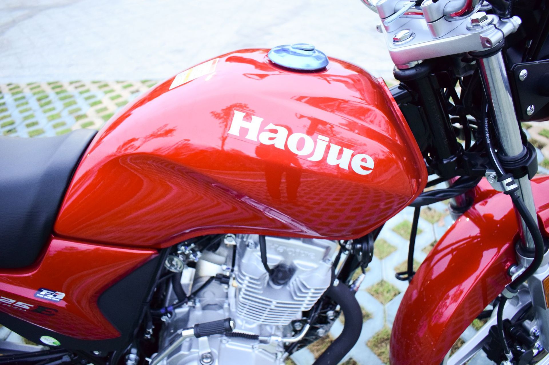 豪爵牌赛驰翼爽迪爽款HJ125-23A男装跨骑燃油摩托车125省油耐用-阿里巴巴