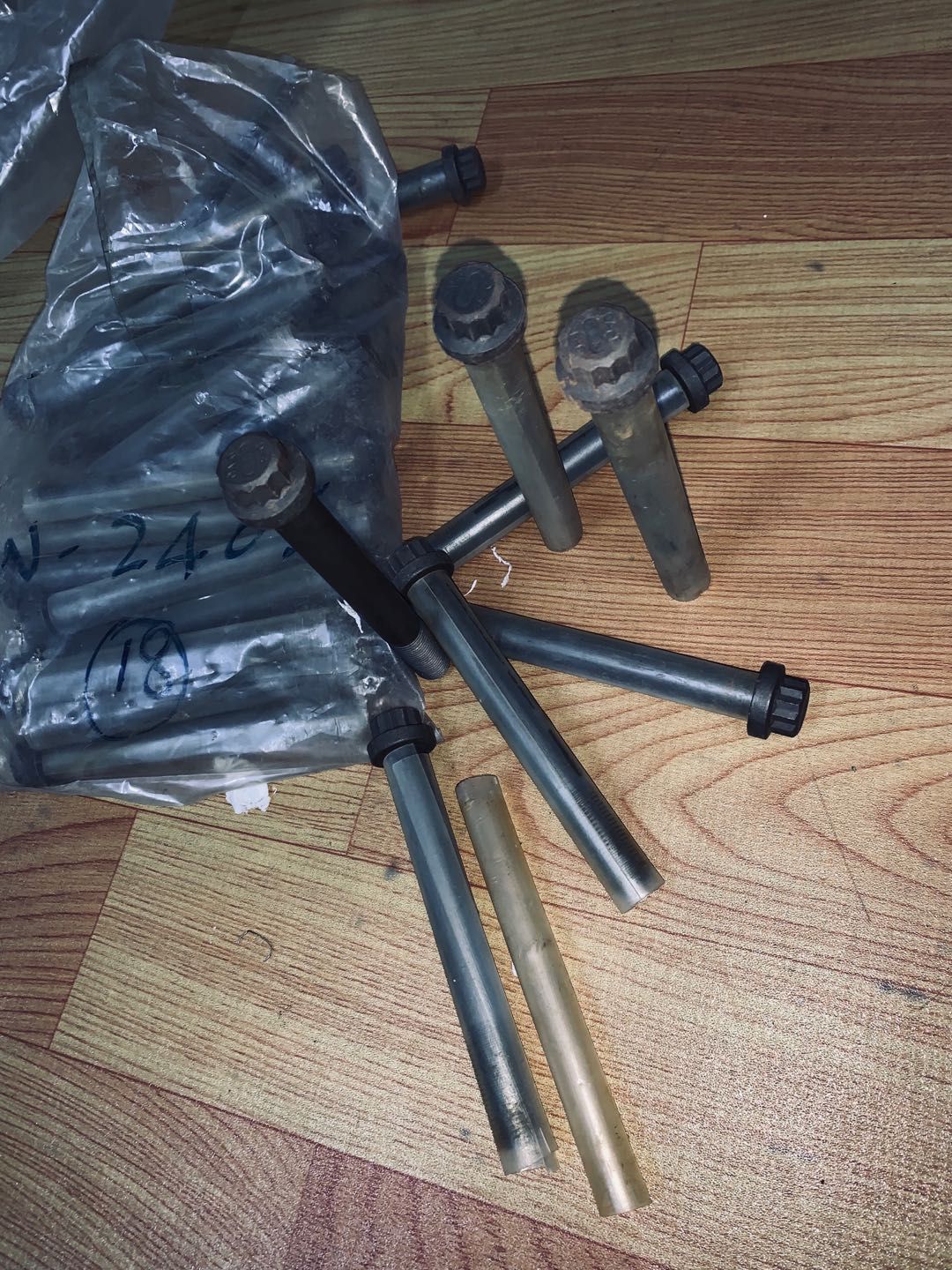 供应卡特彼勒CAT3516连杆螺丝7N2405-阿里巴巴