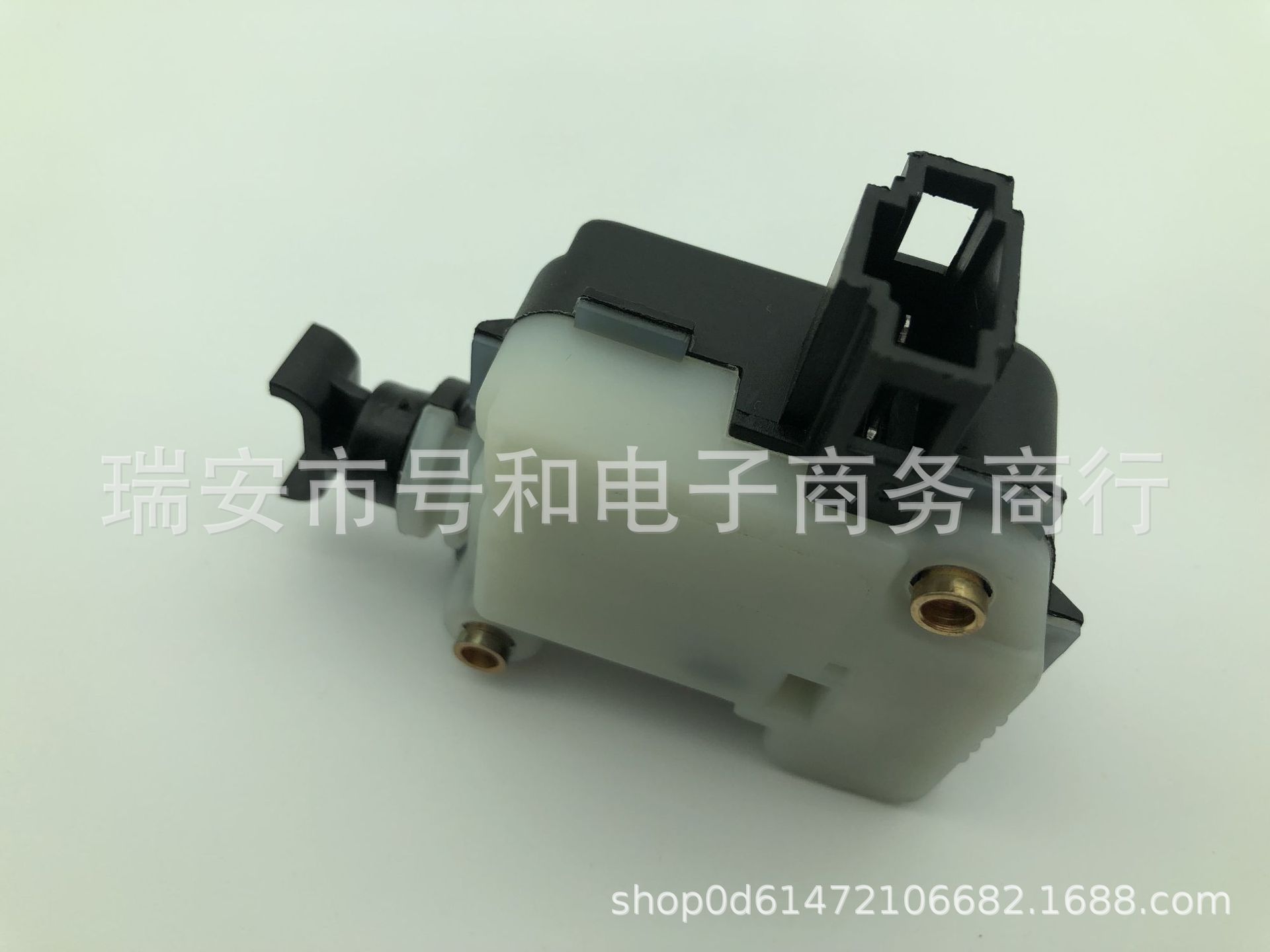 宝来 高尔夫 帕萨特 polo B5后备箱闭锁器行李箱电机 3B0959781C-阿里巴巴