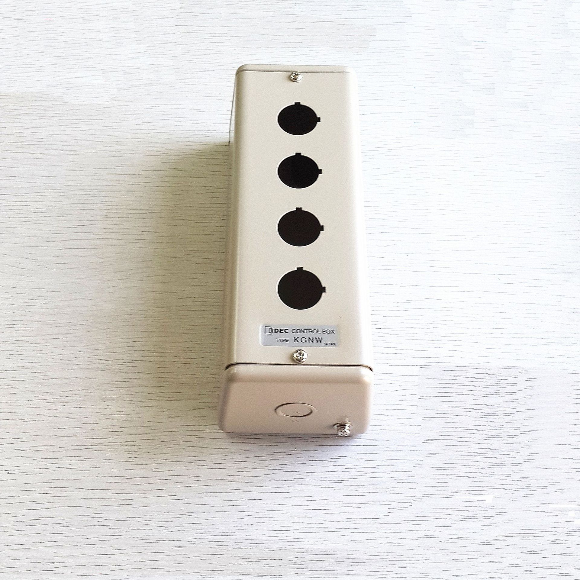 和泉开关盒KGNW111Y正品IDEC Φ22开孔金属按钮盒KGNW电气控制箱-阿里巴巴