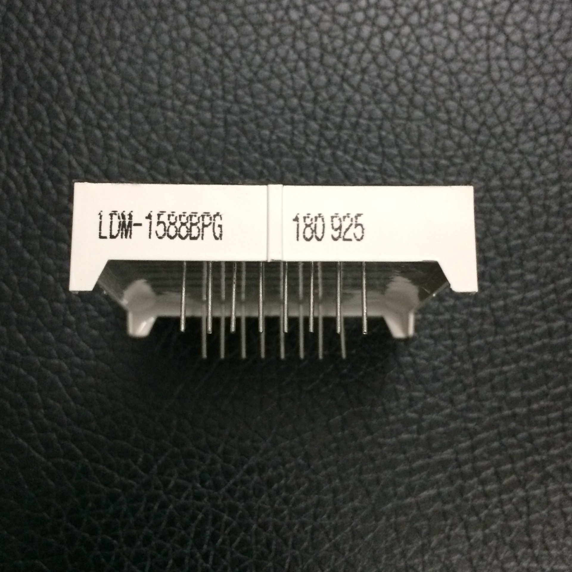 生产厂家现货供应Φ3.7mm数码管 8×8 1588点阵模块38*38*10.3-阿里巴巴