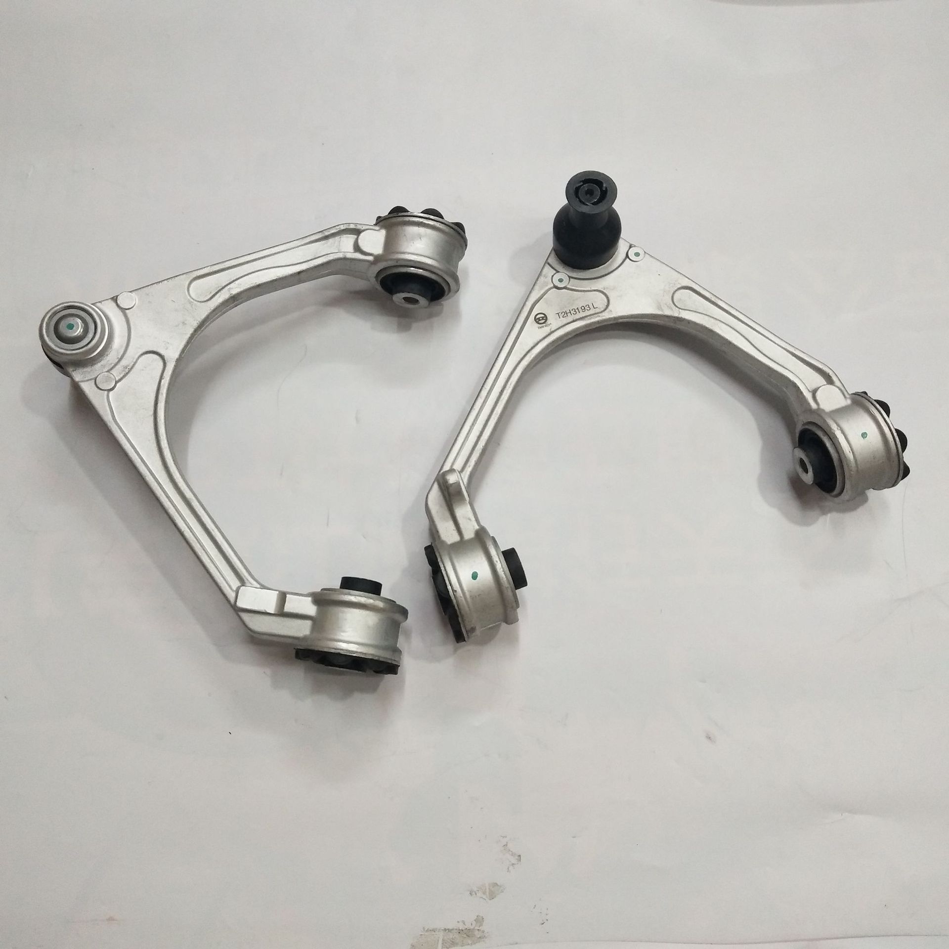 前上摆臂 R 适用于捷豹XF XJ控制臂 三角臂 T2H3192 T2H3193-阿里巴巴