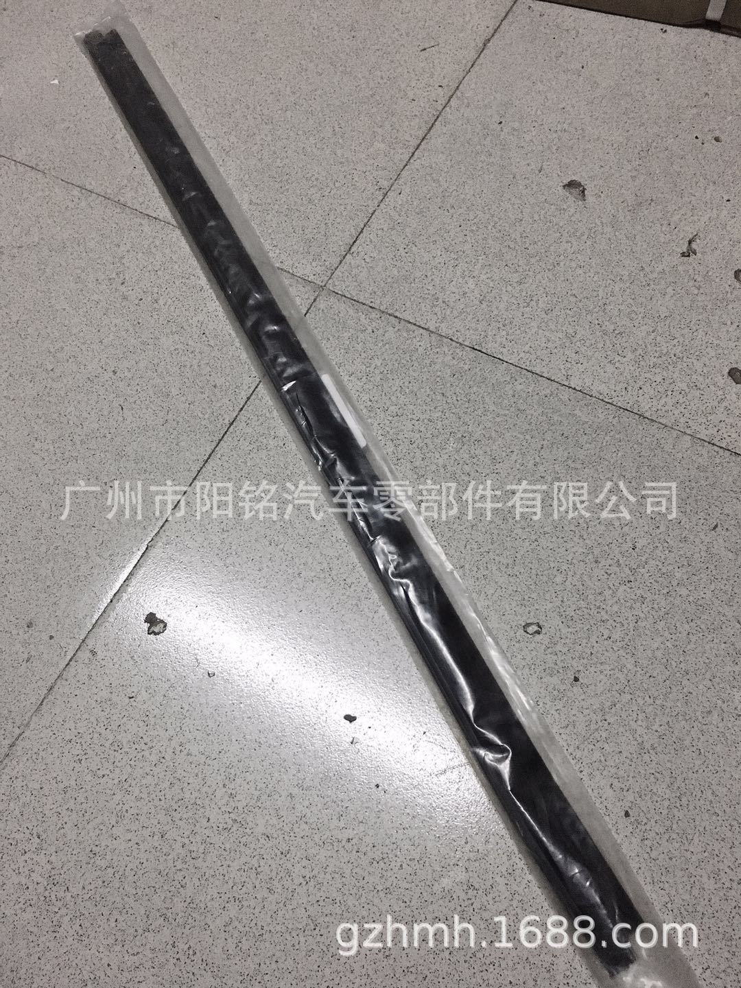 68161-0K010海拉克斯HILUX VIGO DCB奔跑者前门玻璃外压条外水切-阿里巴巴