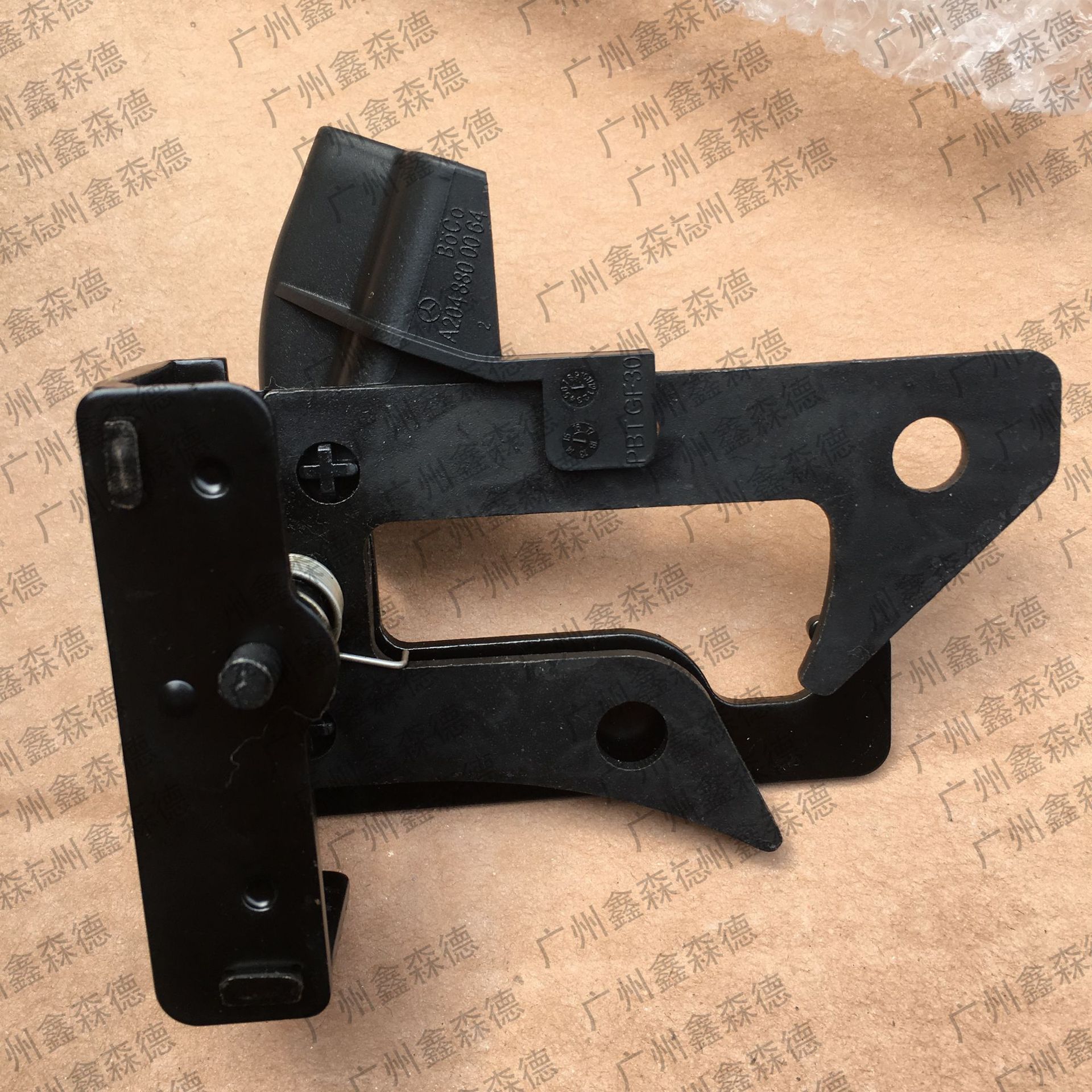 询价机盖锁 2048800064 奔驰W204 W207 C300 C350 E350 GLK350-阿里巴巴