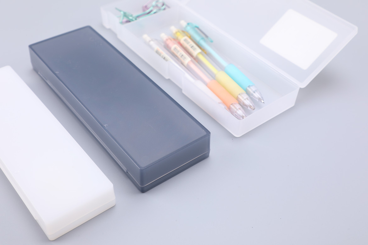 简约无印风半透明磨砂文具盒文艺黑色白色笔盒中小学生铅笔盒塑料-阿里巴巴