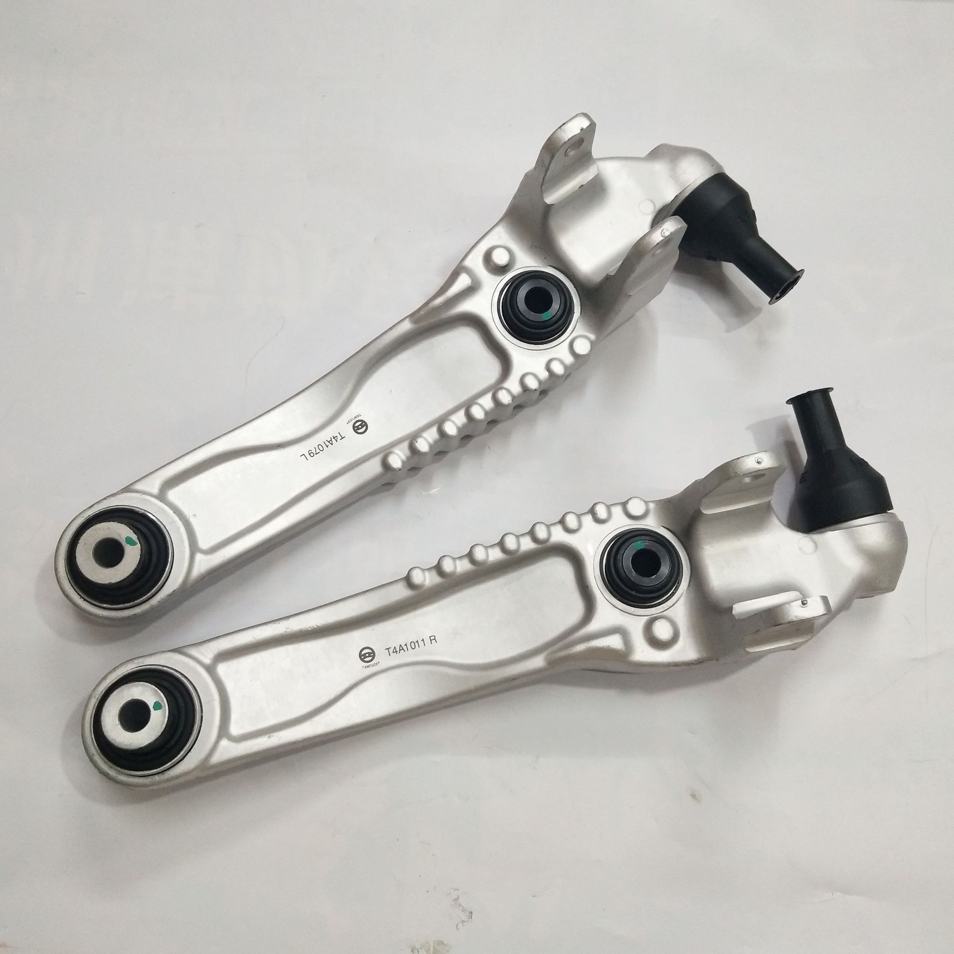 汽车直摆臂/控制臂/前下摆臂直R 适用于捷豹 F-PACE 现货批发-阿里巴巴