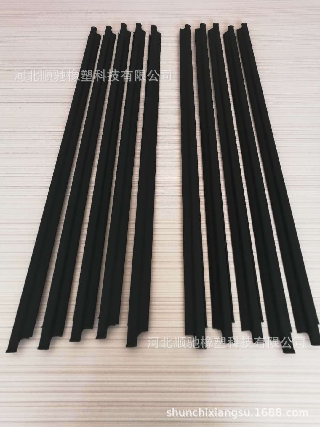 汽车车窗玻璃外压条适用于 05-15HILUX 68162-0K010海拉克斯-阿里巴巴