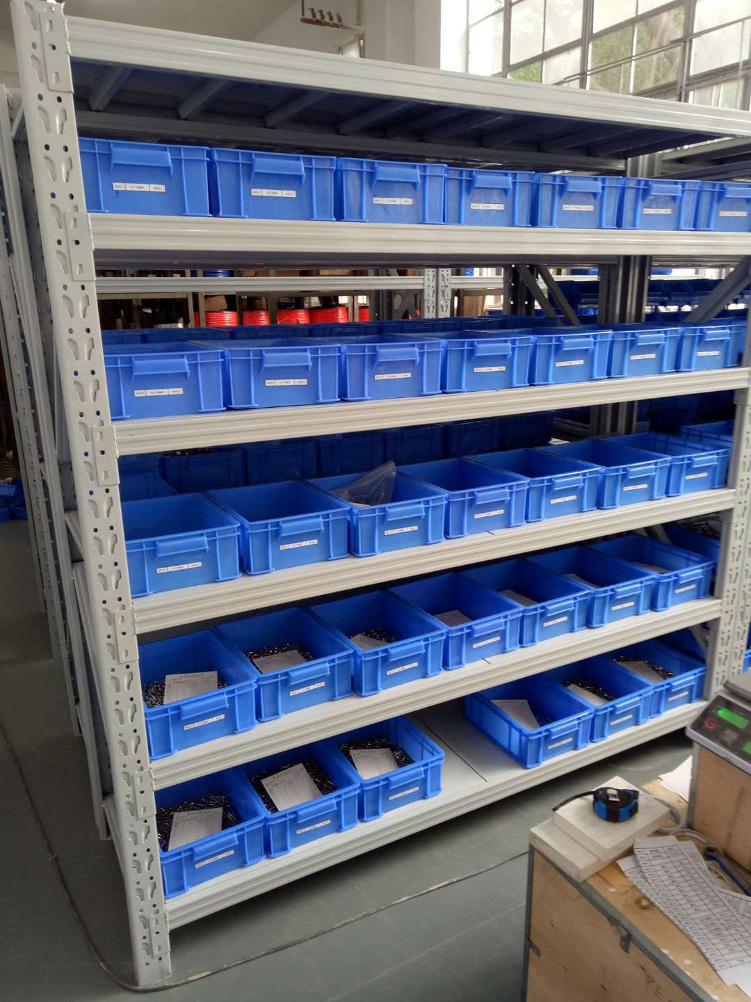 现货供应仓库货架标准轻型货架4层可拆装轻型货架服装仓库货架-阿里巴巴