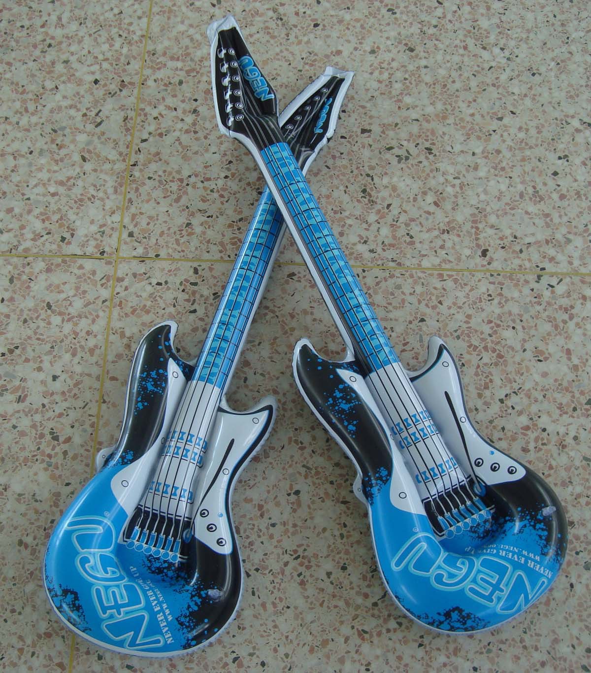 现货秒发PVC充气音乐玩具 90CM 乐器舞台演出道具吉他 充气收音机-阿里巴巴