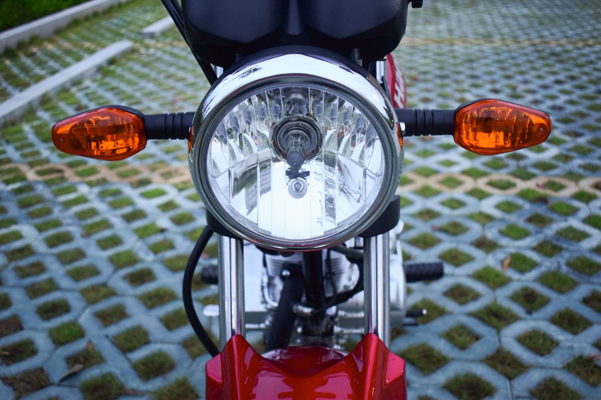 豪爵牌赛驰翼爽迪爽款HJ125-23A男装跨骑燃油摩托车125省油耐用-阿里巴巴