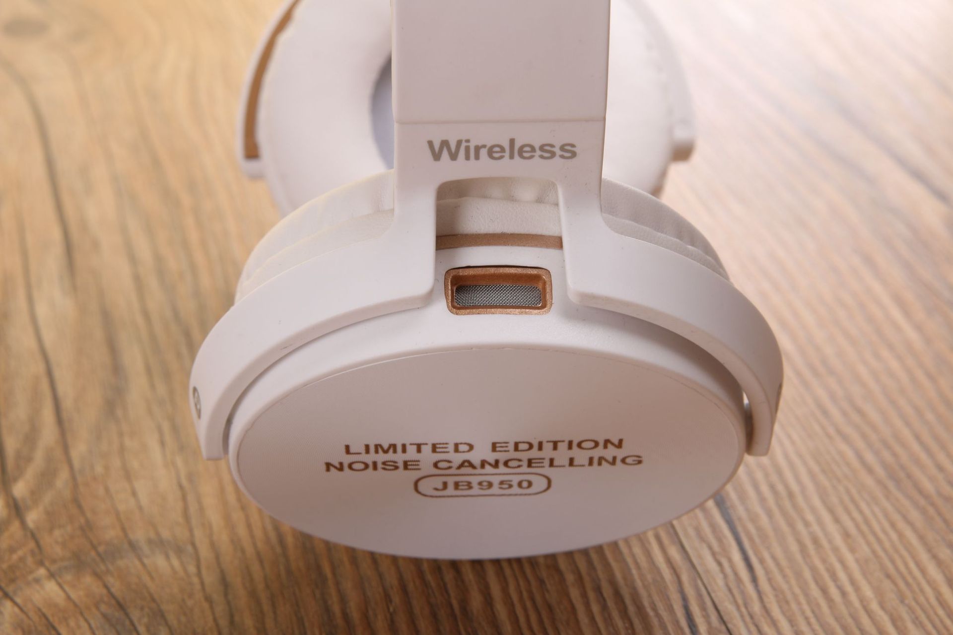 爆款JB950限量版 头戴式无线蓝牙耳机 镭射纹折叠金属 立体声蓝牙采购价格、怎么样、行情市场-CCEE选品中心