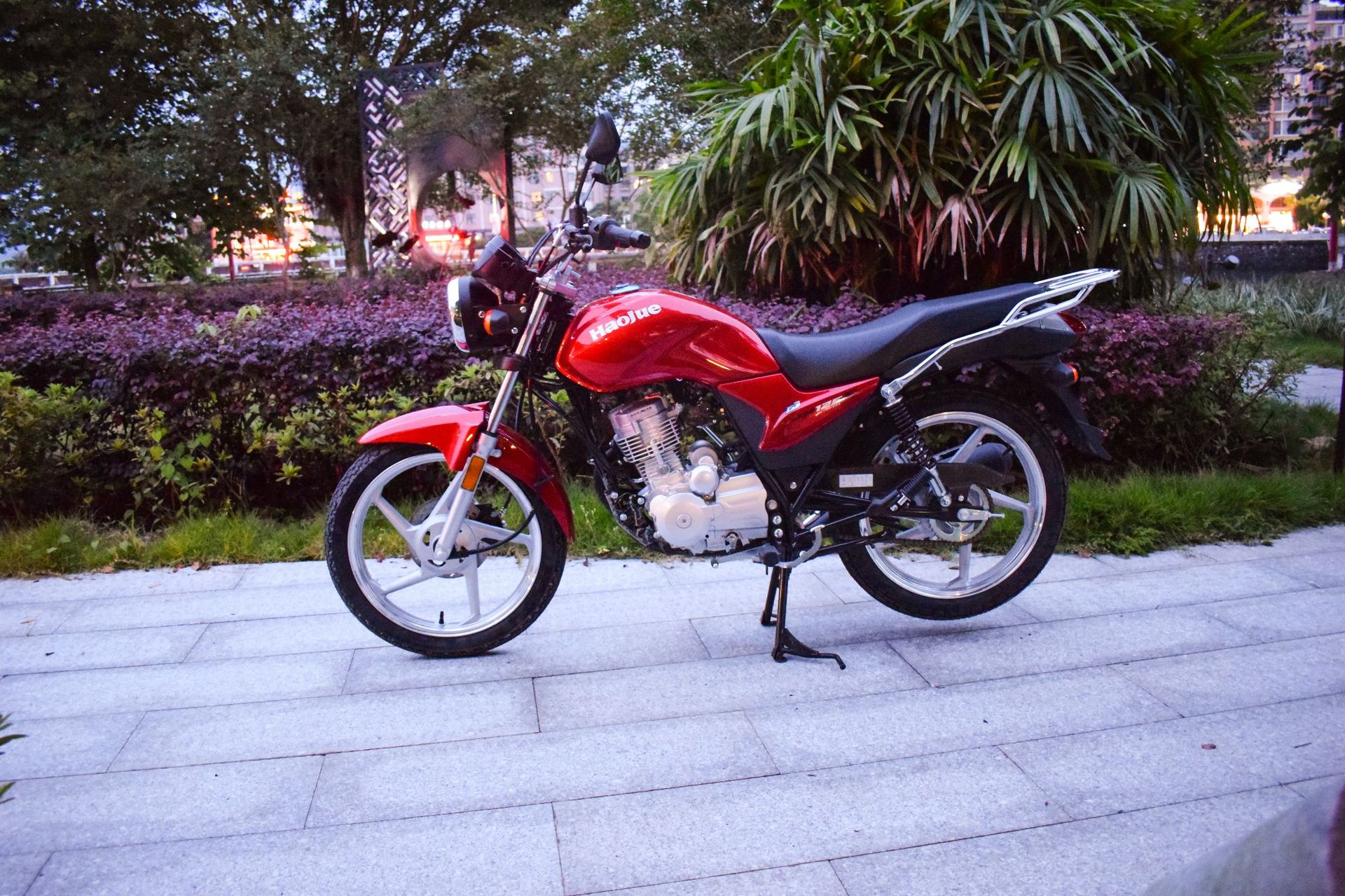 豪爵牌赛驰翼爽迪爽款HJ125-23A男装跨骑燃油摩托车125省油耐用-阿里巴巴