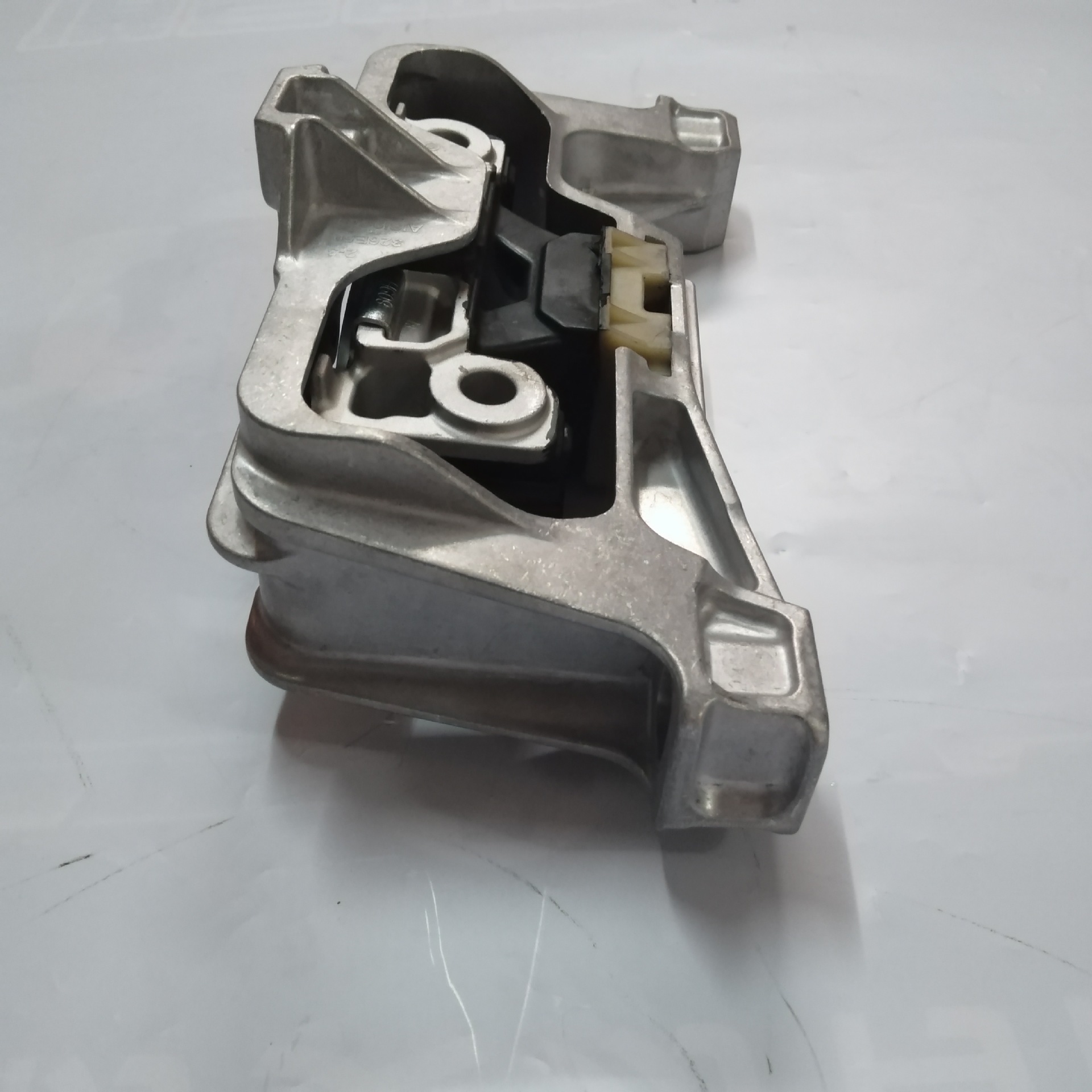 适用于奔驰CLA /GLA 发动机安装支架右前 2462401717-阿里巴巴