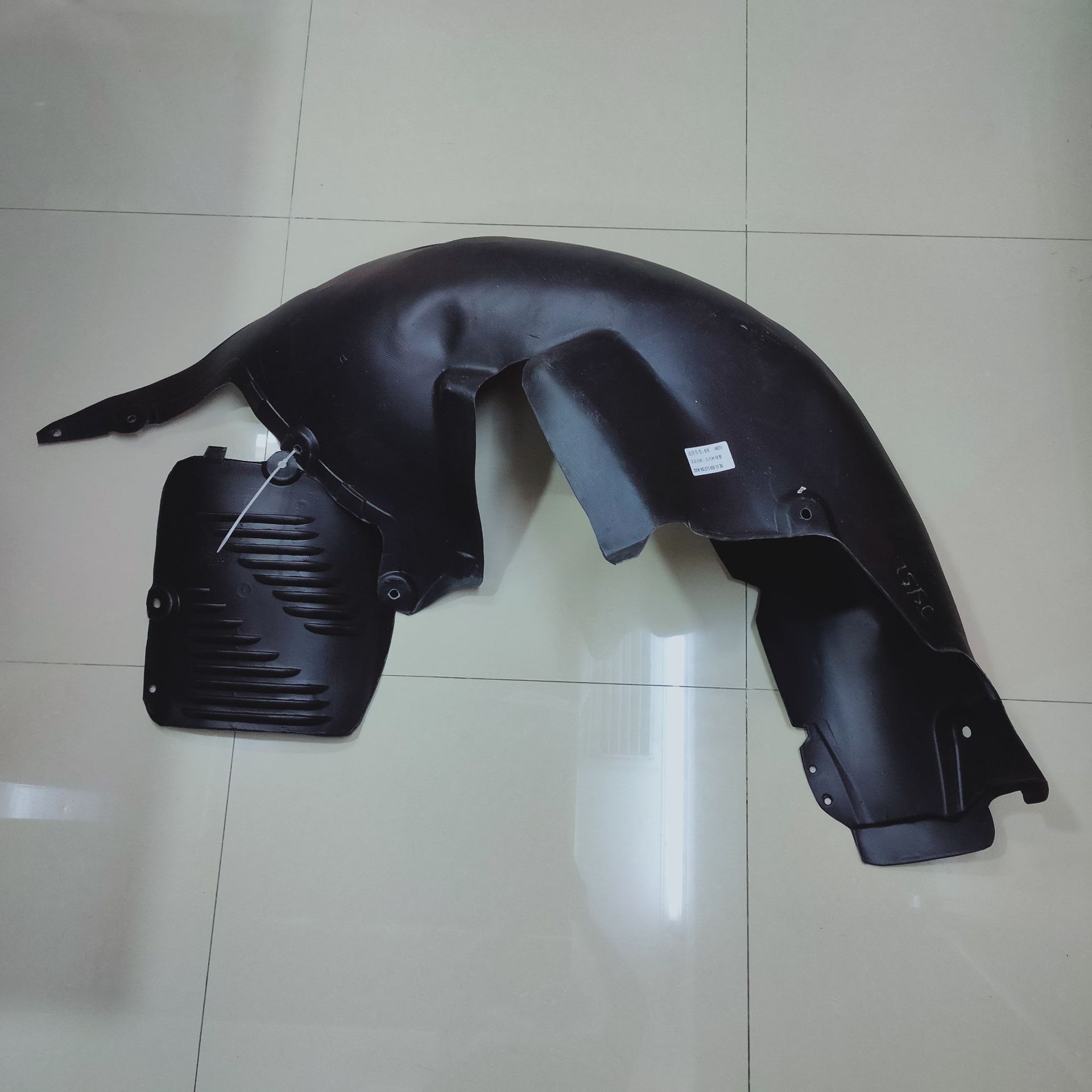 适用于奔驰E63 AMG W211 2006后轮拱罩衬里 A2116901830-阿里巴巴