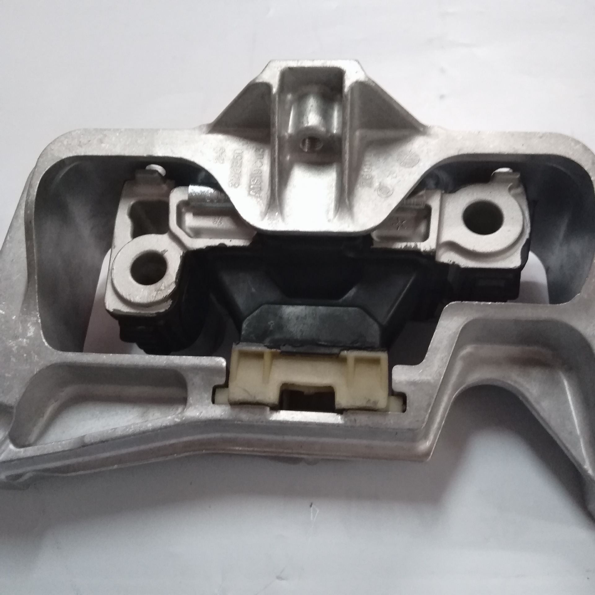 适用于奔驰CLA /GLA 发动机安装支架右前 2462401717-阿里巴巴