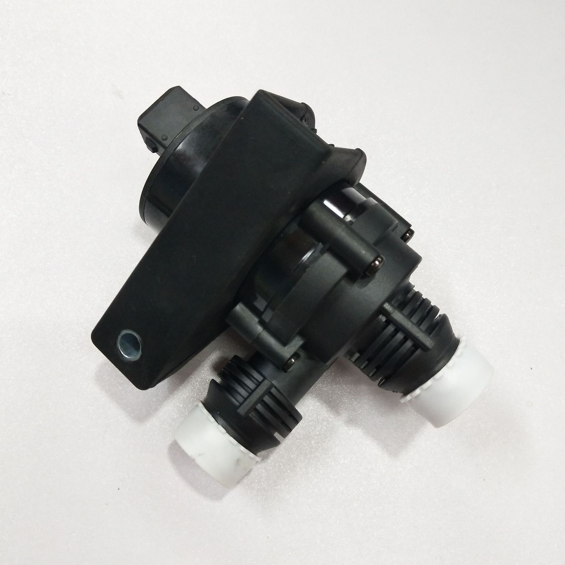 辅助水泵 适用宝马E39 64116922699 冷却液泵 现货-阿里巴巴