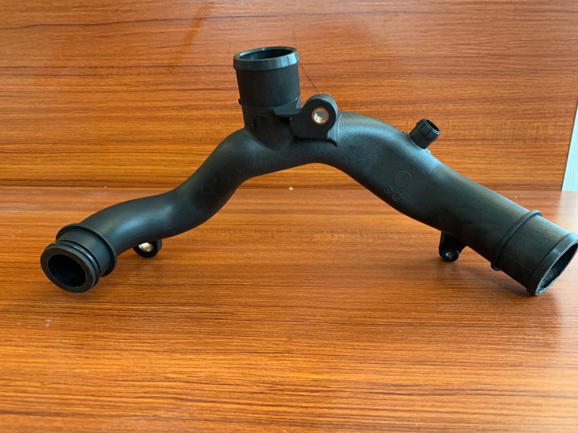 LR090630 LR092992 一体式冷却水管 适用于 Land rover 水通系列-阿里巴巴