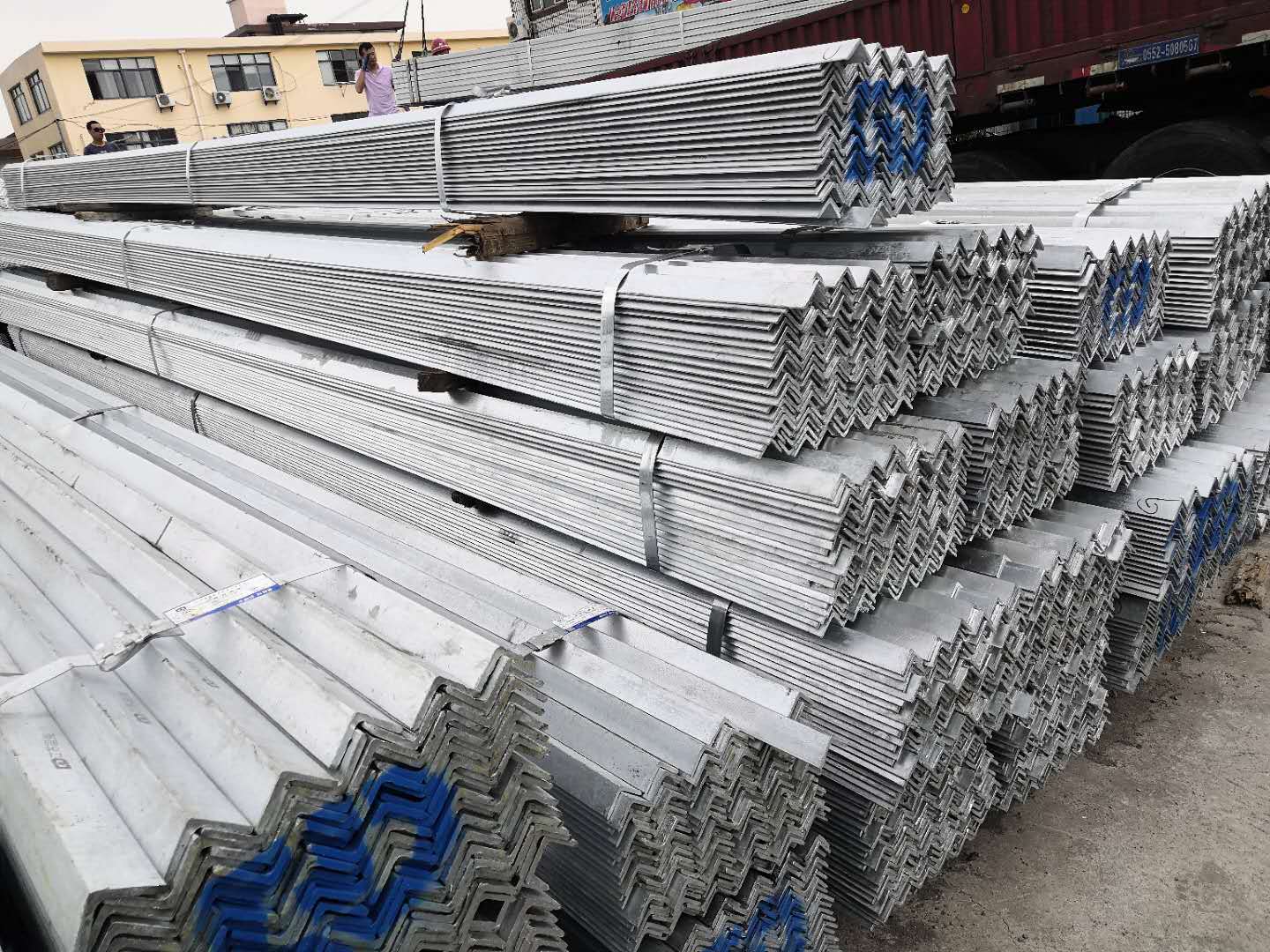 厂家直发 热镀锌等边角钢 Q235B三角铁3# 4# 5#镀锌角铁50*50*5-阿里巴巴