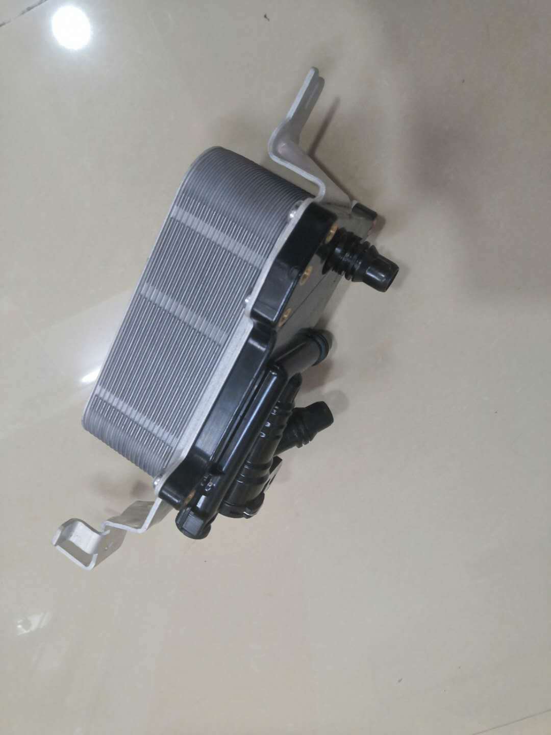 适用于宝马F07F10F11F01F02F03 机油冷却器 17217638580 带节温器-阿里巴巴