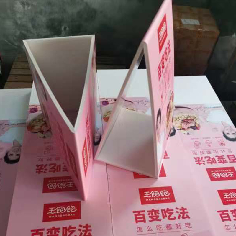 桌面三角立牌台卡pvc雪弗板广告卓牌KT板双面开槽安迪板写真折叠-阿里巴巴