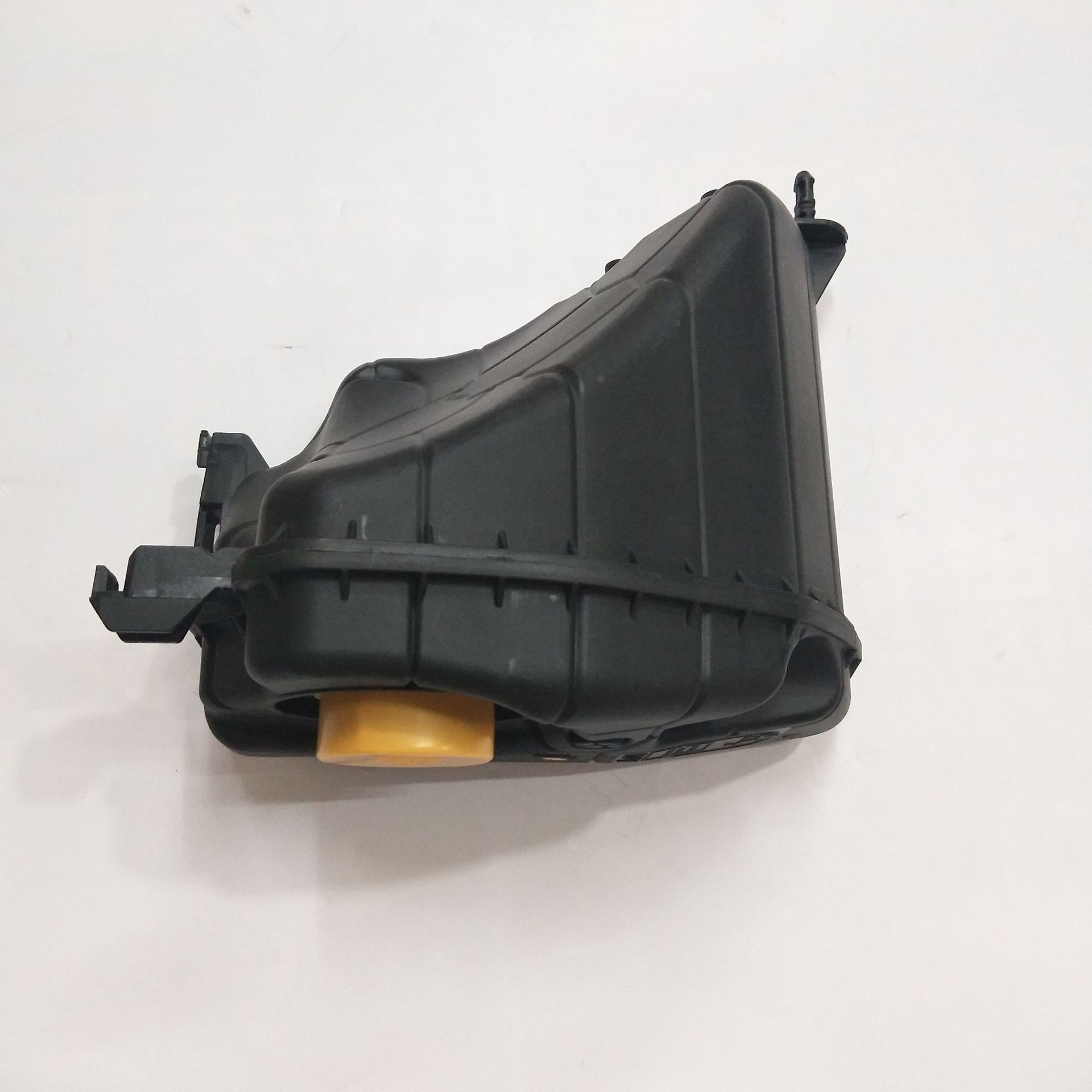 汽配零部件适用于宝马G30 G31 G38 G11 G12 膨胀水箱 17138610656-阿里巴巴