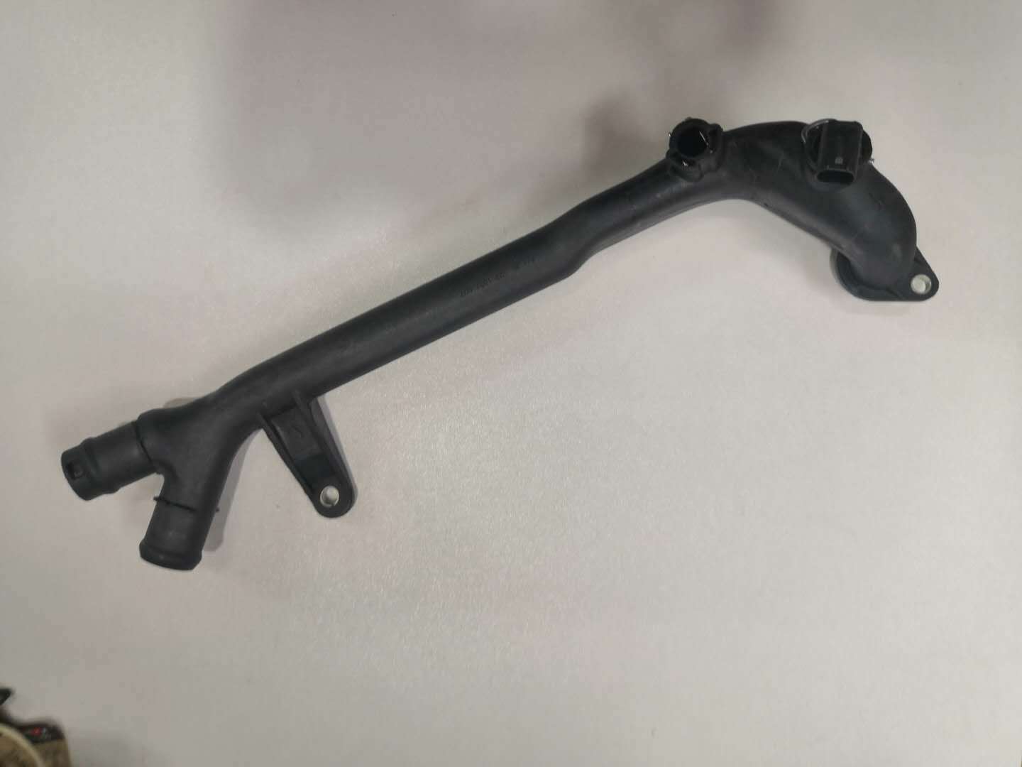 适用于梅赛德斯 C230水管缸盖机油冷却器软管 2712001552-阿里巴巴
