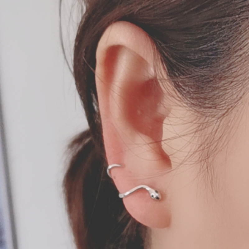 s925银小蛇形耳环 2020新款欧美个性一体式蛇形耳骨夹网红耳钉-阿里巴巴