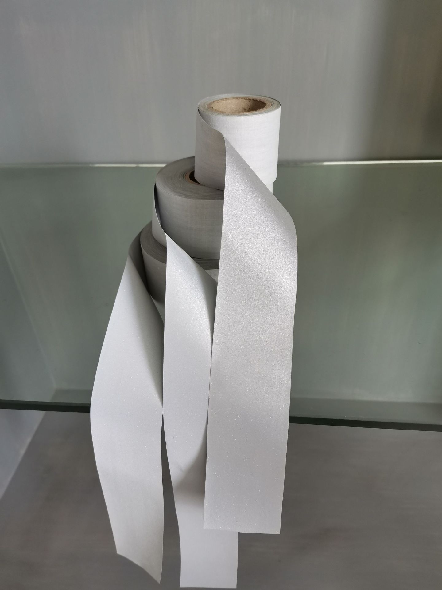 厂家热卖亮银TC反光布条高亮化纤反光带服装箱包工装用反光布材料-阿里巴巴