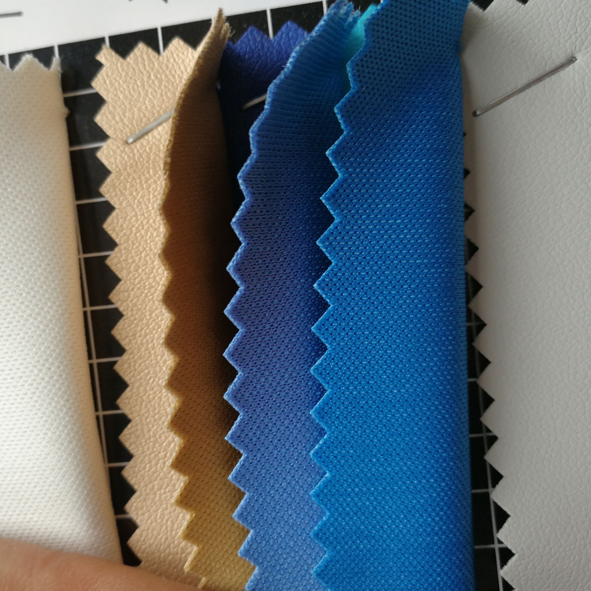 现货 超柔软 DE43纹皮革 弹力 PU皮料 0.5mm VR眼镜 耳机皮革-阿里巴巴