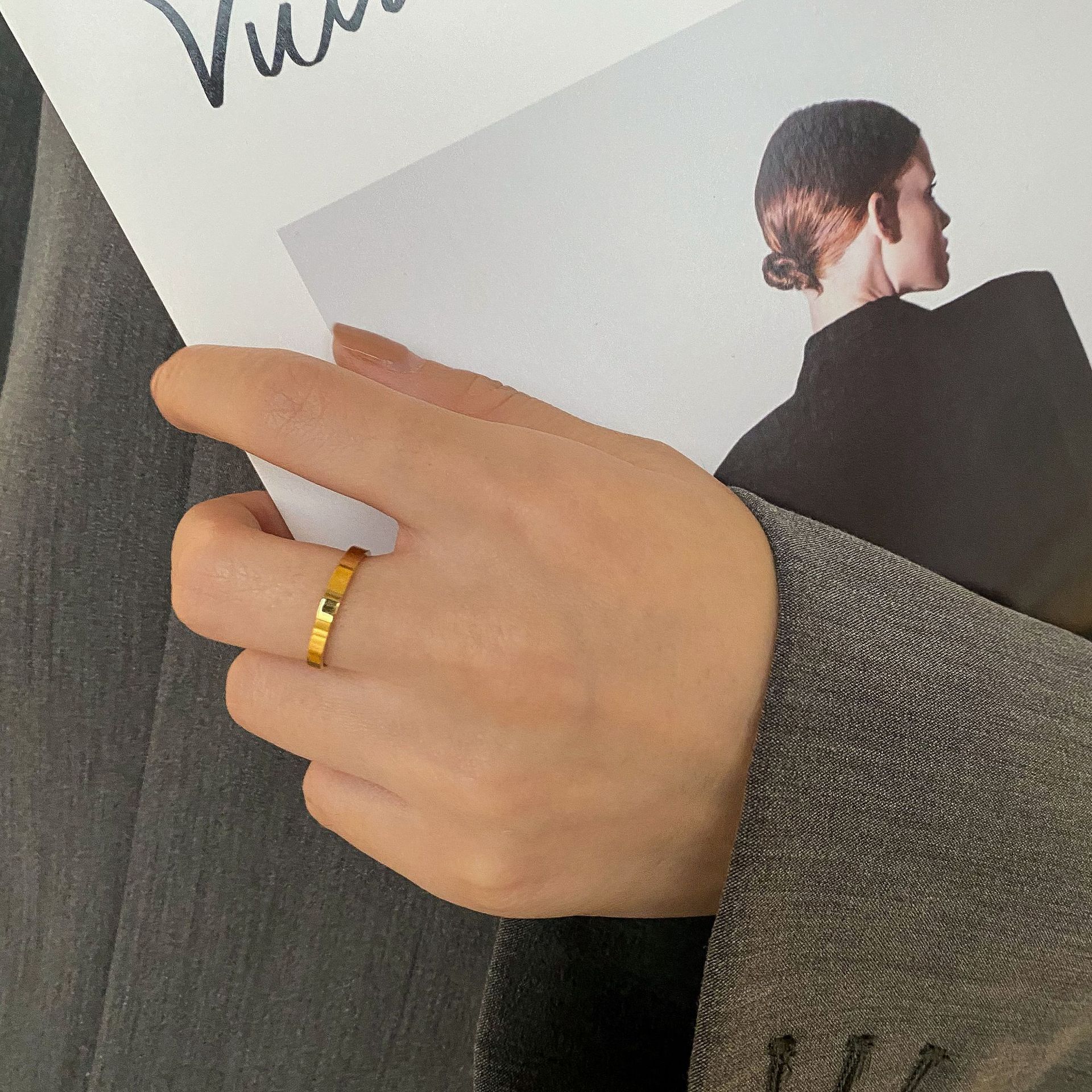 戒指女钛钢光面轻奢素圈镀18k金色ins潮小众设计简约百搭个性指环-阿里巴巴