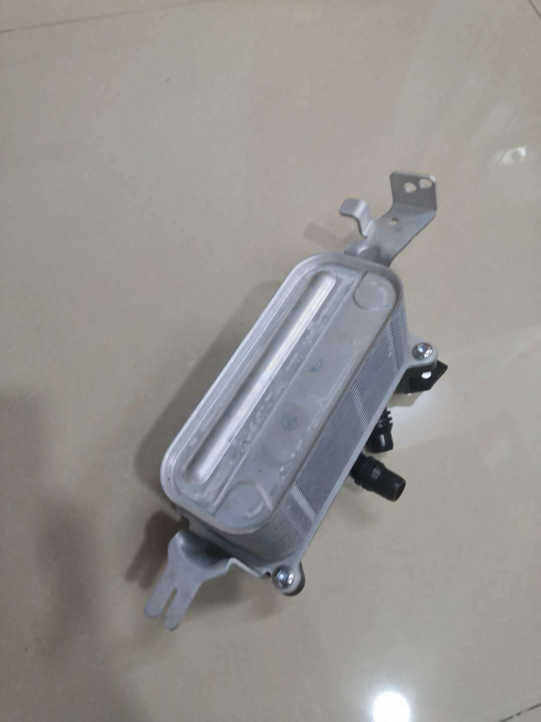 适用于宝马F07F10F11F01F02F03 机油冷却器 17217638580 带节温器-阿里巴巴