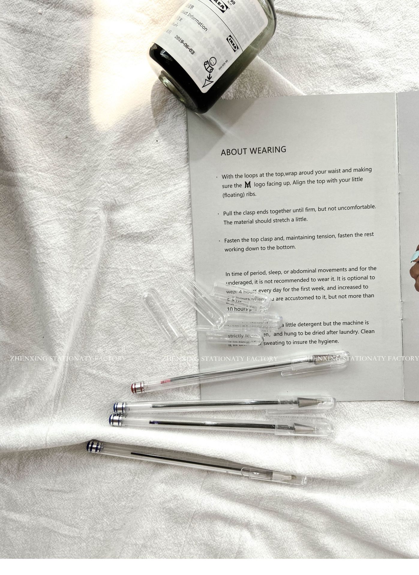 AA998透明套插圆珠笔 学生文具油性圆珠笔 1.0红蓝黑油墨LOGO-阿里巴巴