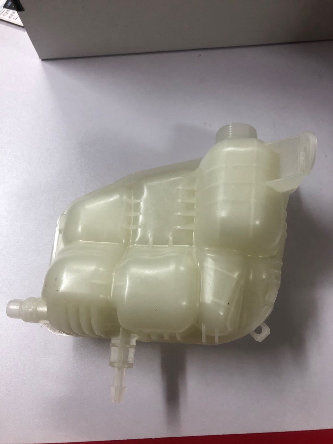 汽车副水箱膨胀副水壶 适用于宝马F45F49F54 17137617362-阿里巴巴