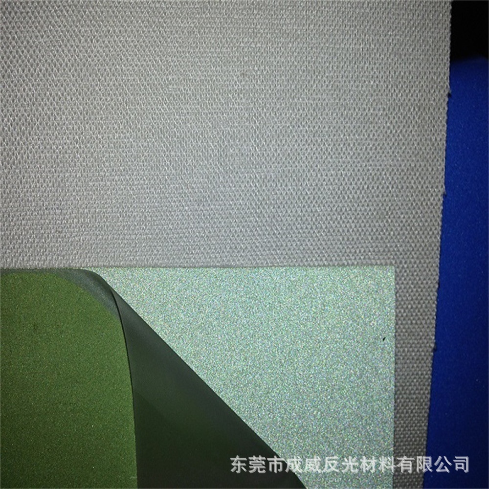 现货供应0.6mm厚耐折高亮反光PU 柔软环保反光皮革 背包用反光革-阿里巴巴