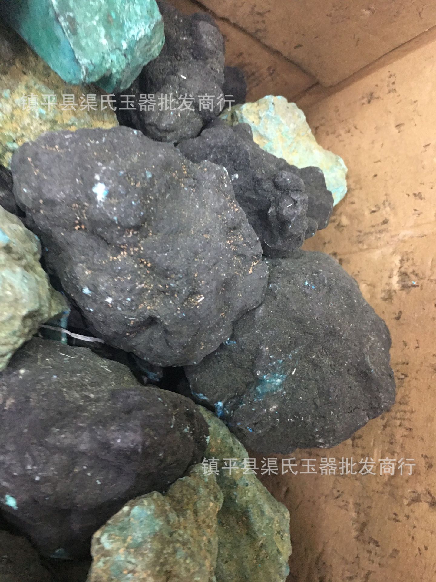 新款松石批发 湖北十堰绿松石 原石大块 黄皮料首饰配饰-阿里巴巴