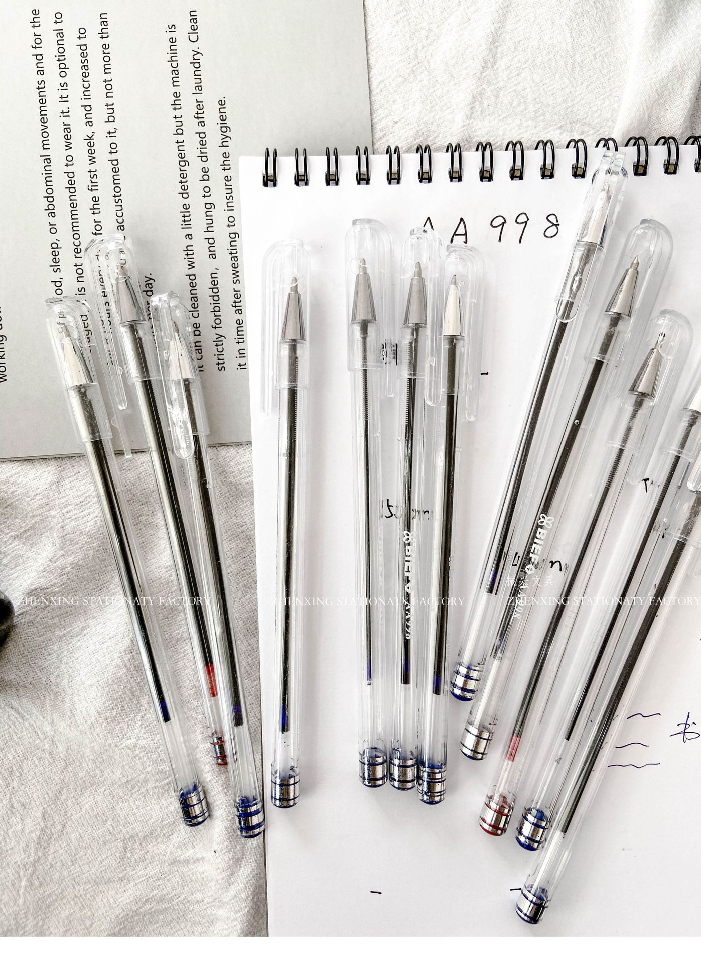 AA998透明套插圆珠笔 学生文具油性圆珠笔 1.0红蓝黑油墨LOGO-阿里巴巴