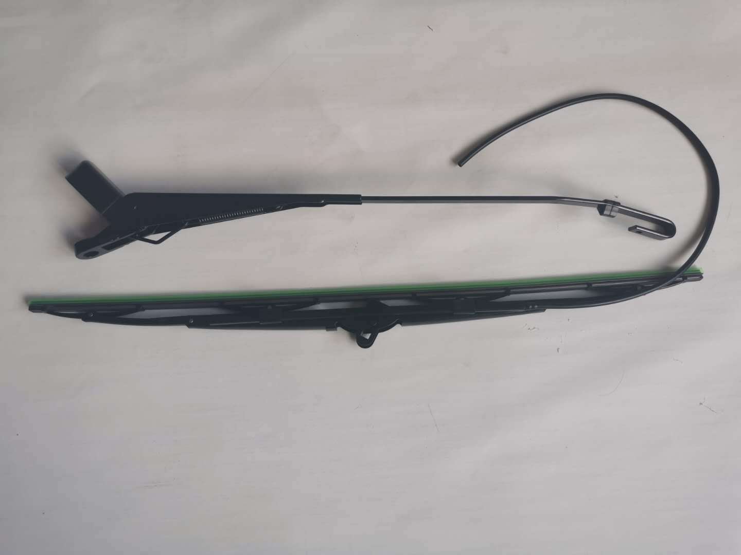 适用奔驰卡车雨刮臂宽勾带喷水9418200344 9418200544 9418200744-阿里巴巴