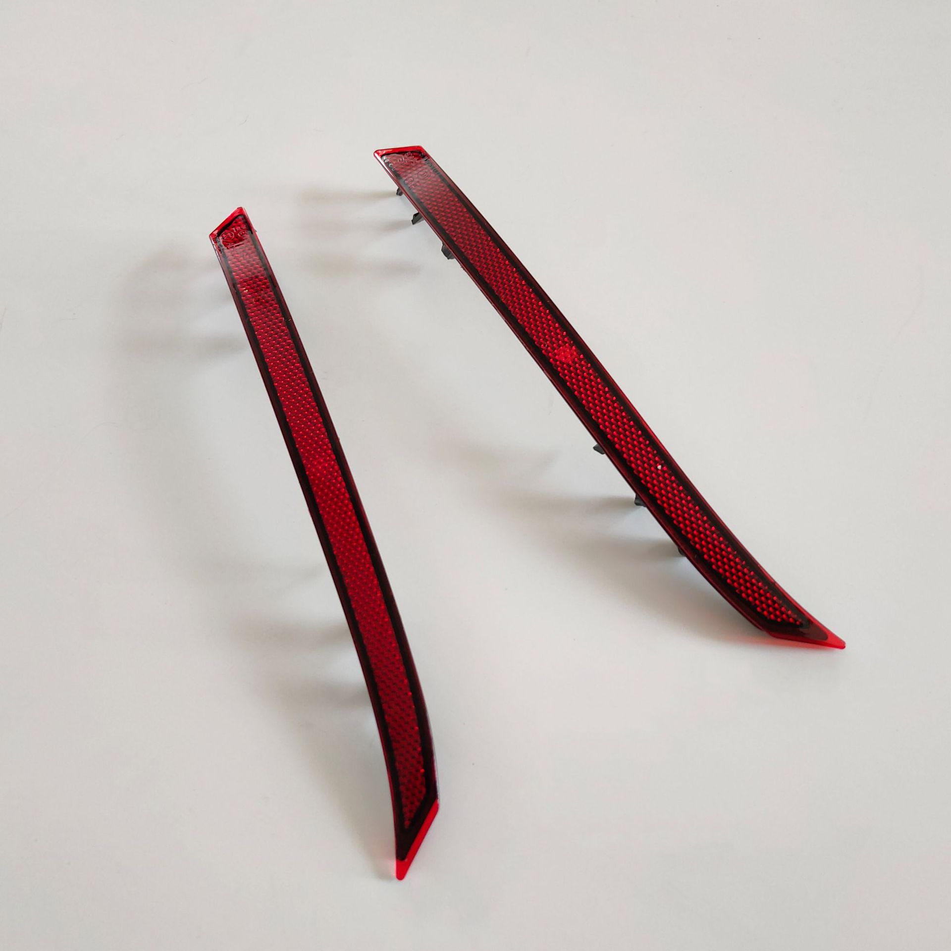 批发汽车后杠反光器/尾灯 适用路虎揽胜 LR093435/LR093436 左右-阿里巴巴