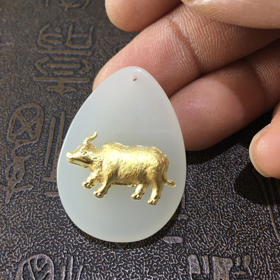 黄金999镶天然和田玉999足金4D工艺十二生肖吊坠本命年男女通用-阿里巴巴